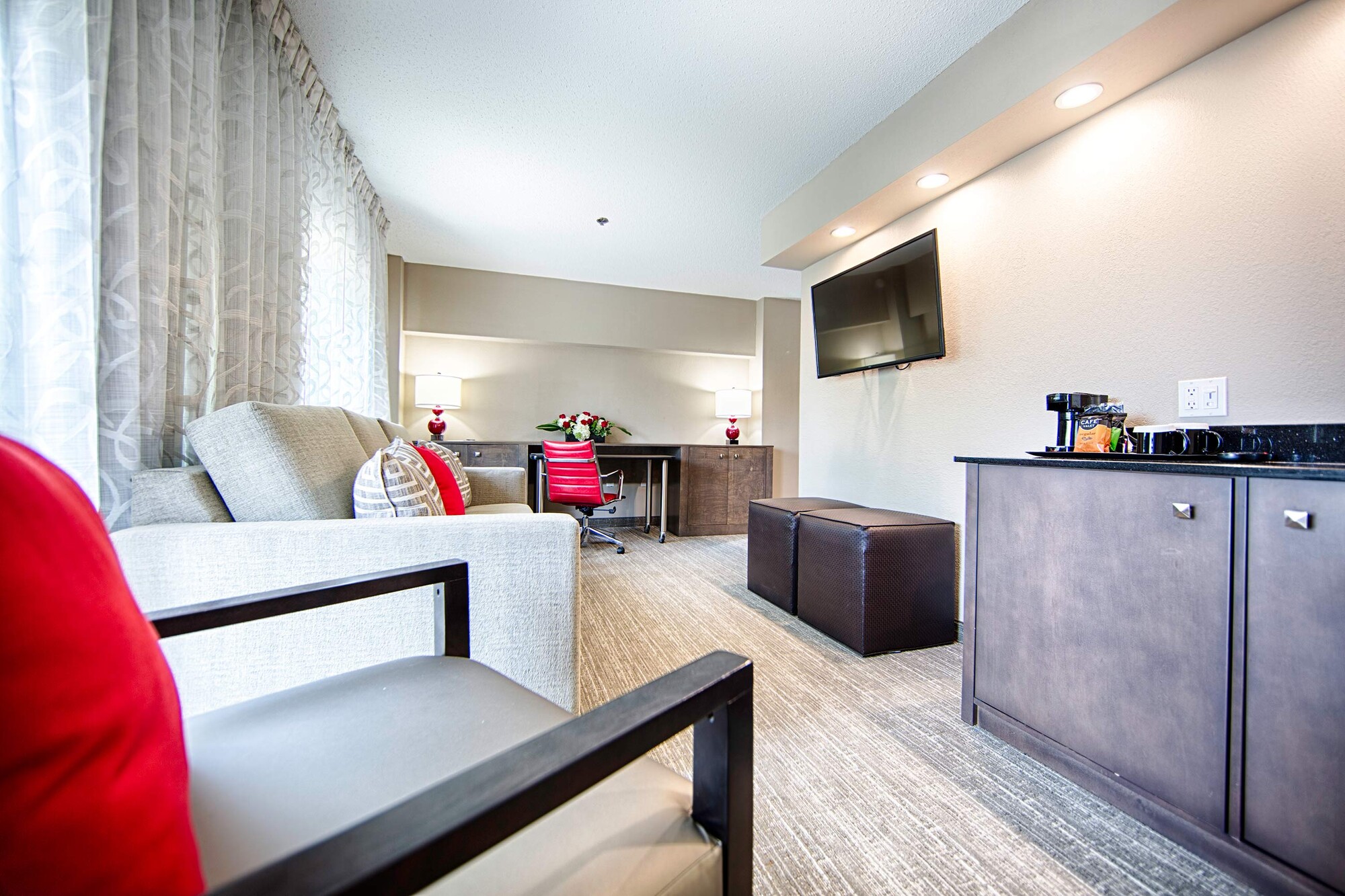 Cozy Tuscaloosa Hotel Rooms & Suites | Hotel Capstone